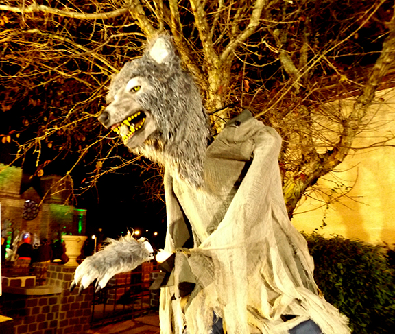 Armchair photo tours: The Haunted Graveyard at Lake Compounce | Tabby ...